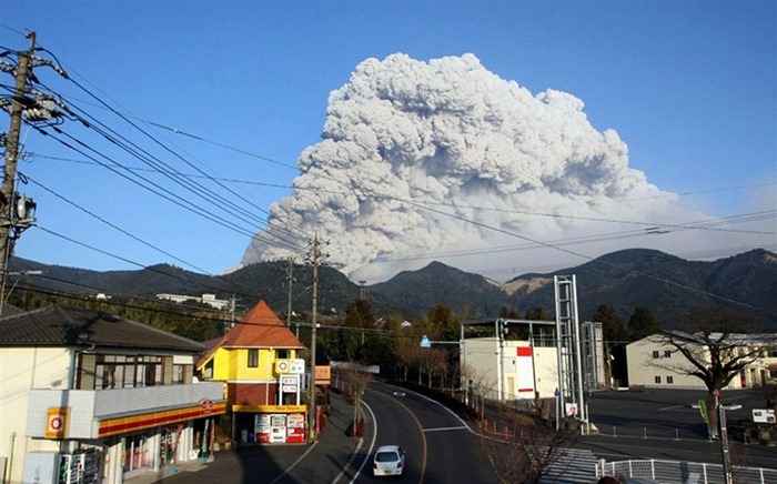Eruption of Shinmoedake Volcano | Amusing Planet